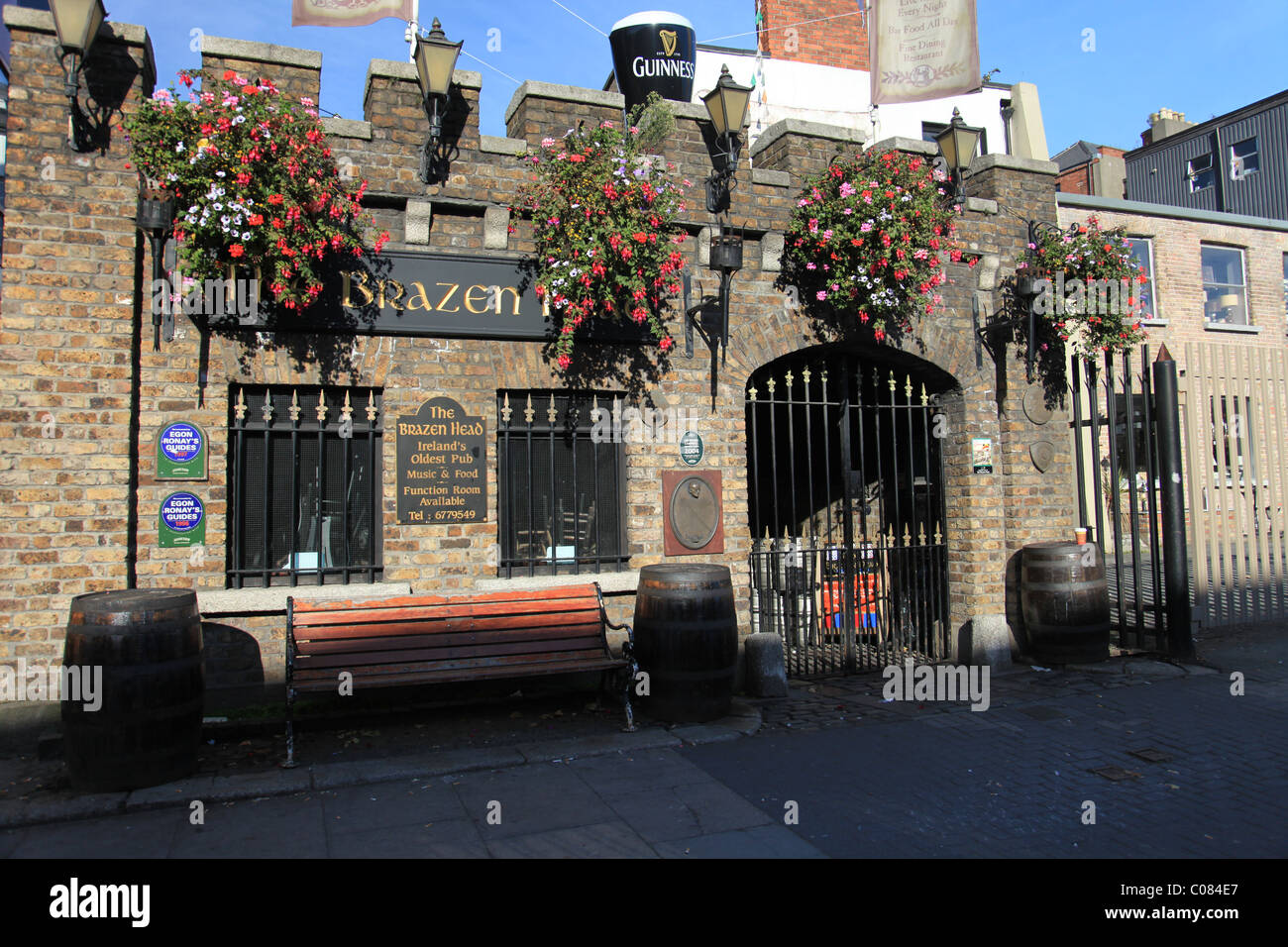 historic and famous dublin pub brazen head, irelands oldest pub ...