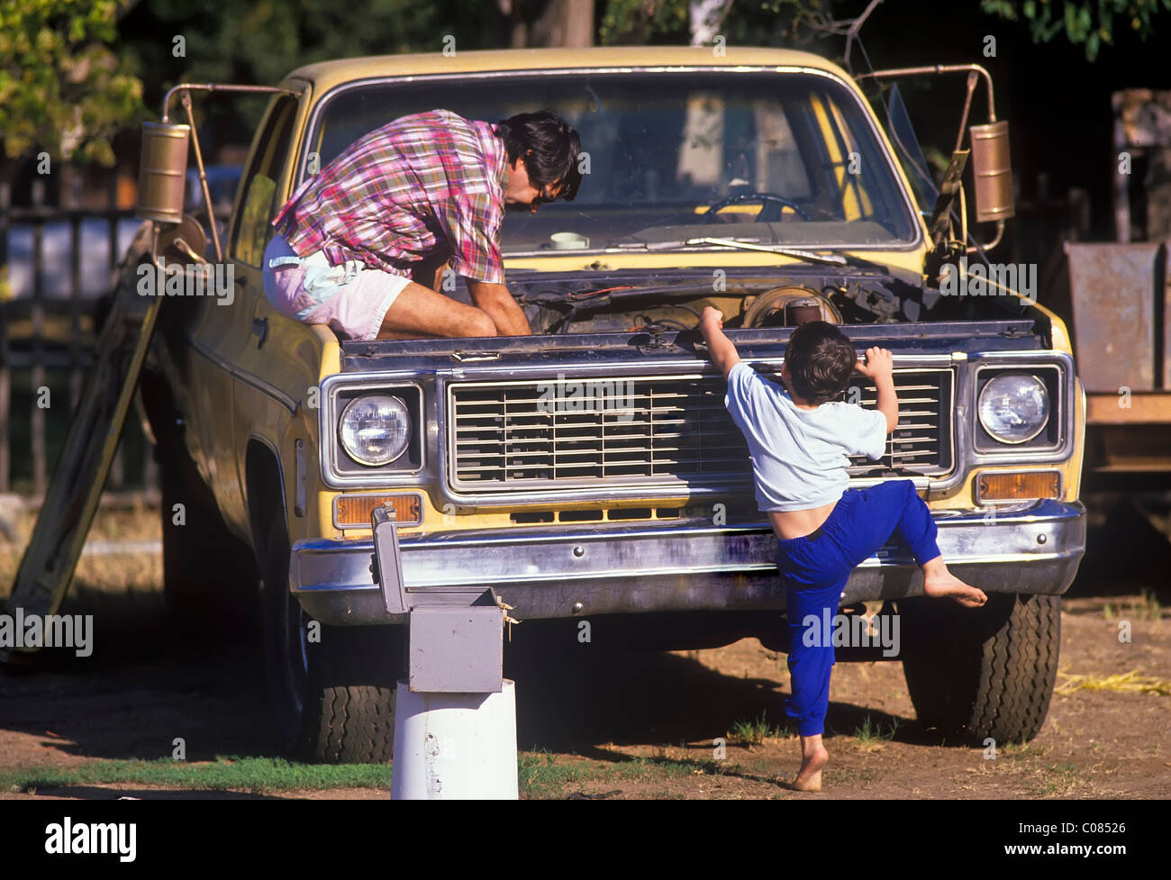 Mechanic fixing a truck hi-res stock photography and images - Alamy