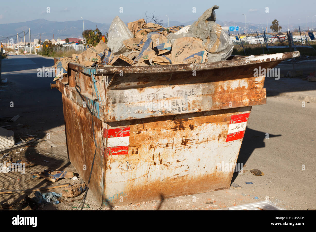 Skip rubbish hi-res stock photography and images - Alamy