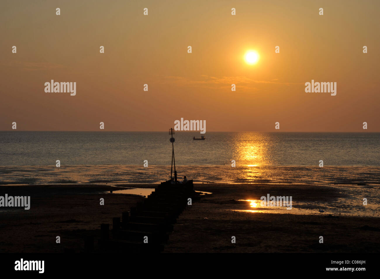 The beach at Hunstanton in Norfolk at sunset Stock Photo - Alamy