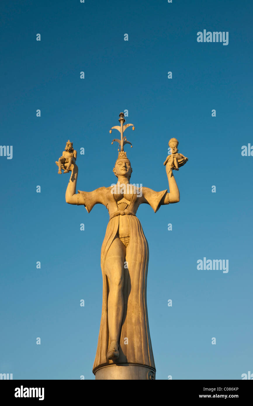 Statue of the woman hi-res stock photography and images - Alamy