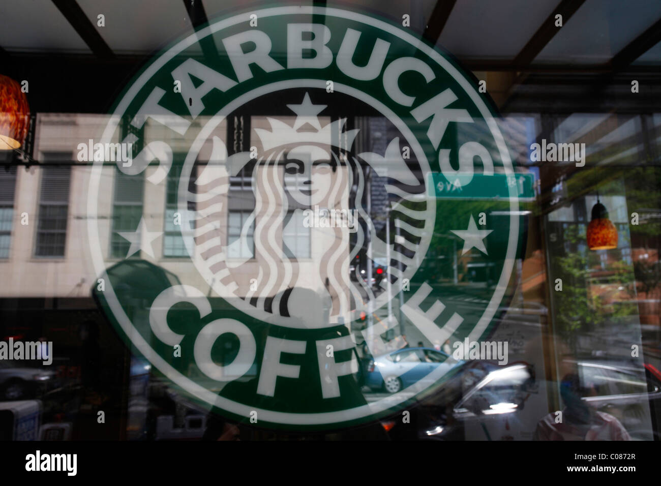 Starbucks logo hi-res stock photography and images - Alamy