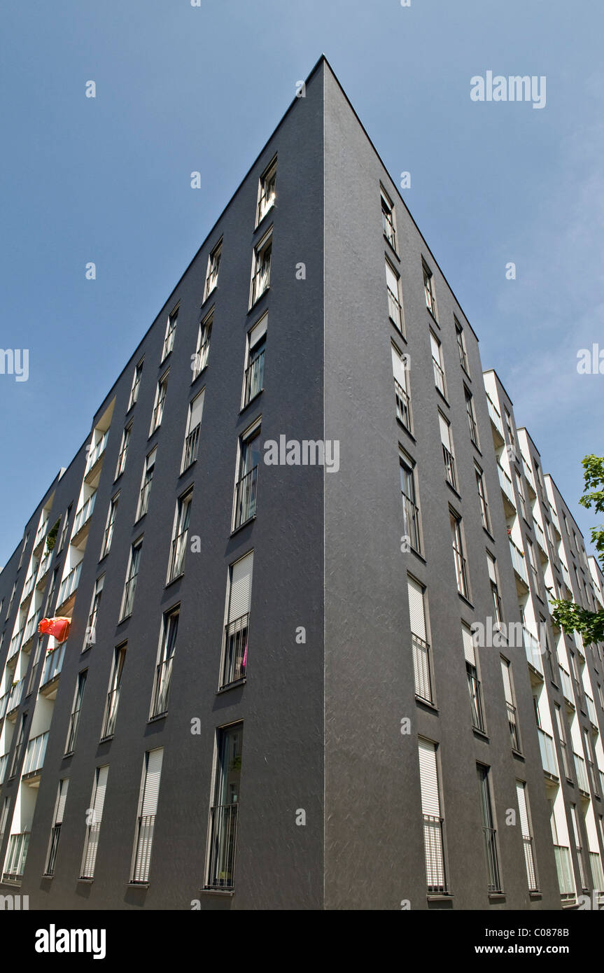 Modern apartment building, Am Arnulfpark district housing development ...