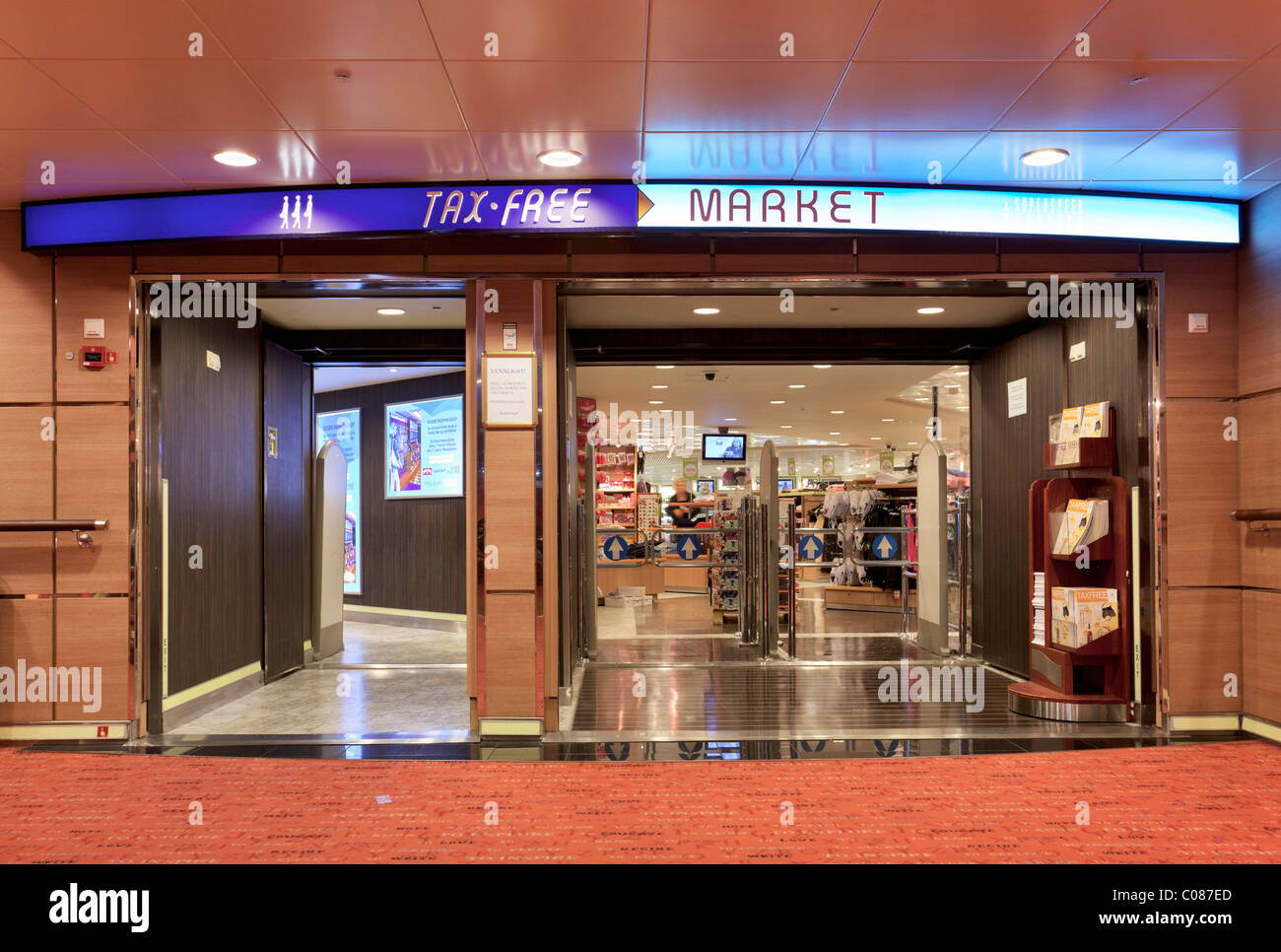 Tax free shopping sign hi-res stock photography and images - Alamy