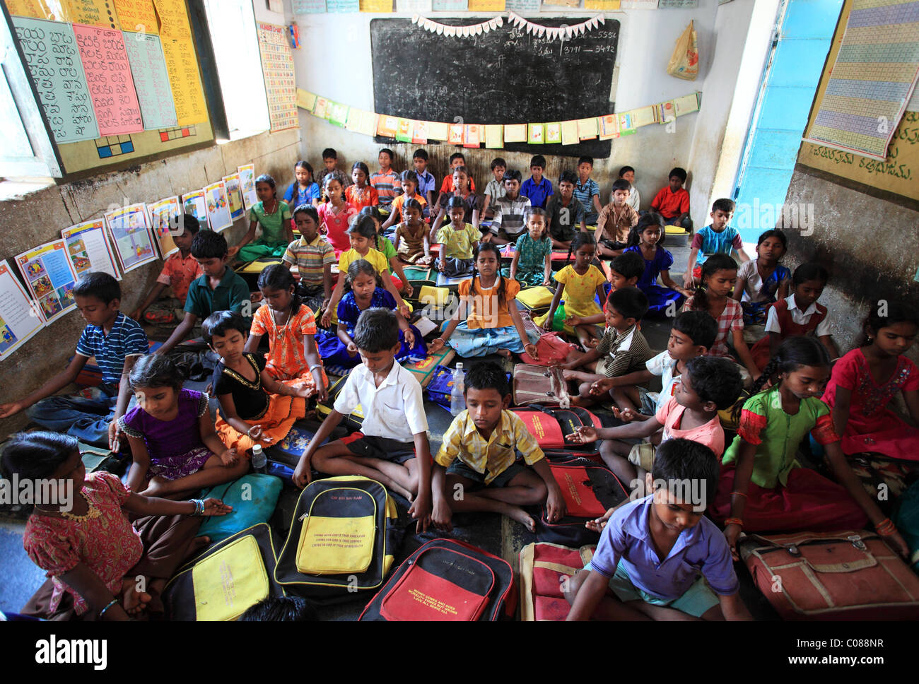 India classroom hi-res stock photography and images - Alamy