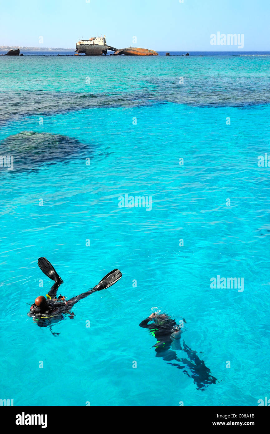 Scuba diving near the Loullia ship wreck (Gordon Reef, Thira Island ...