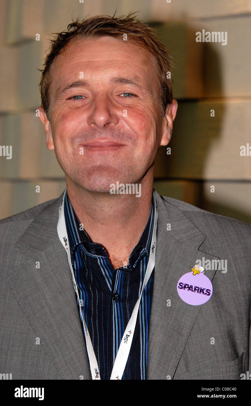 Phil Tuffnell BGC Charity Day at Canary Wharf where stars help traders ...
