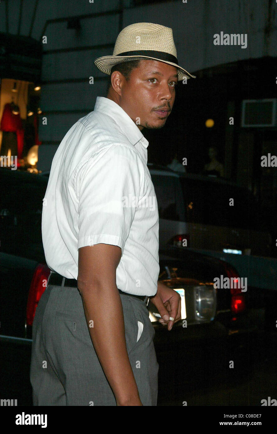 Terrence Howard taking a stroll in Midtown Manhattan smoking a cigarette New York City, USA - 11 ...