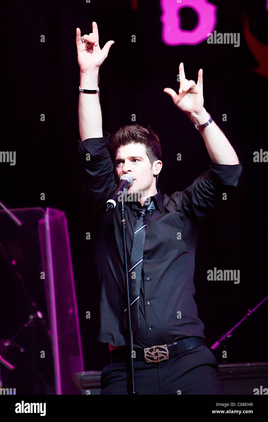 Robin Thicke Vma Performance