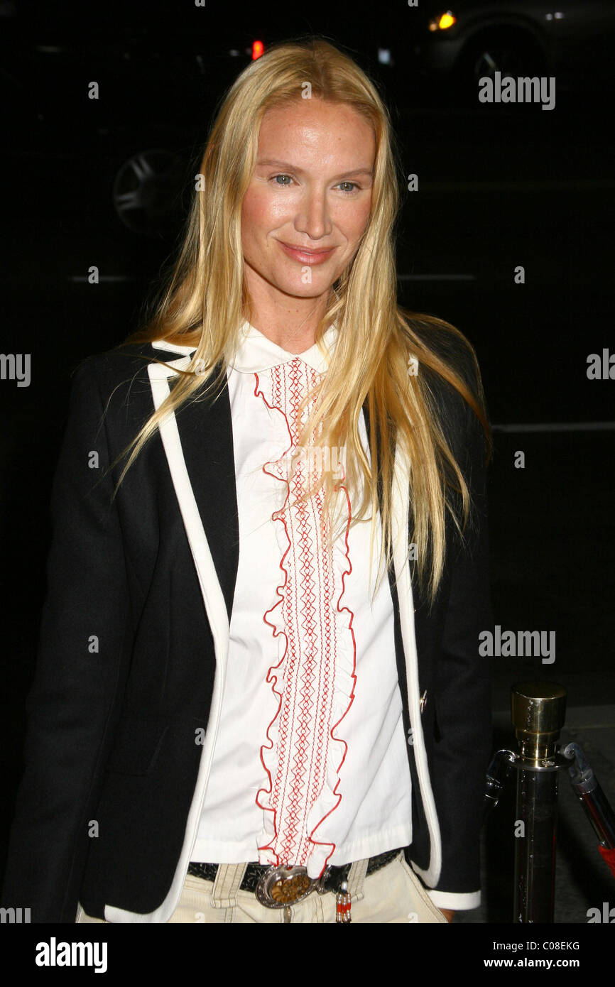 Kelly Lynch "The Darjeeling Limited" Premiere - Arrivals held at The ...
