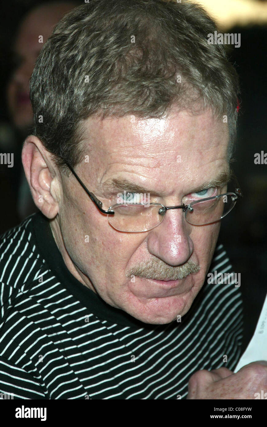 Robert foxworth hi-res stock photography and images - Alamy