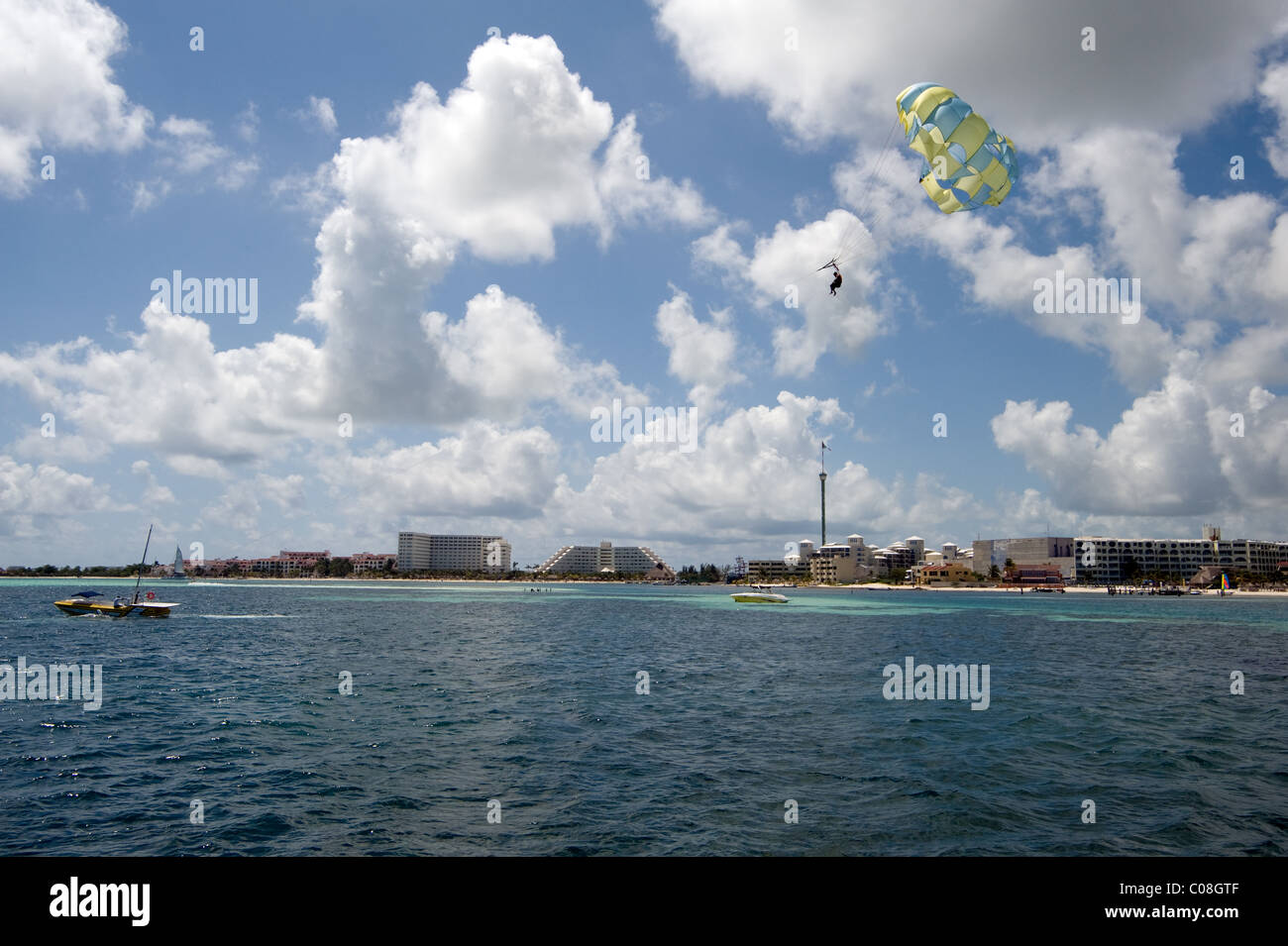 parasailing in the ocean off of Cancun Mexico Stock Photo - Alamy