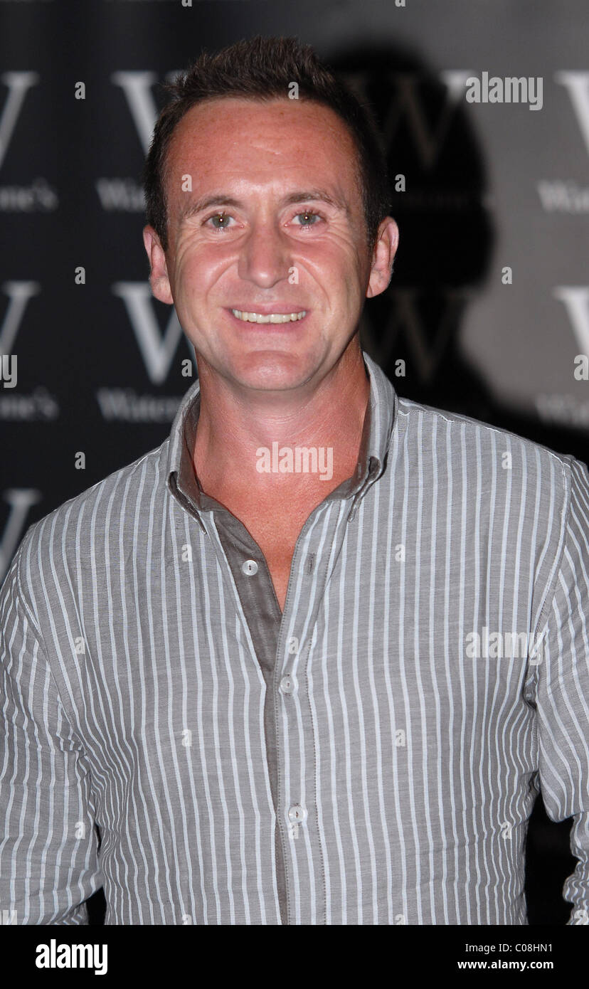 Bruce parry tribe hi-res stock photography and images - Alamy