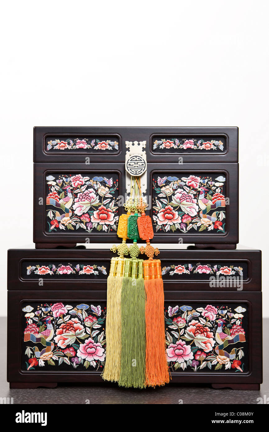 Hanging trinkets hi-res stock photography and images - Alamy
