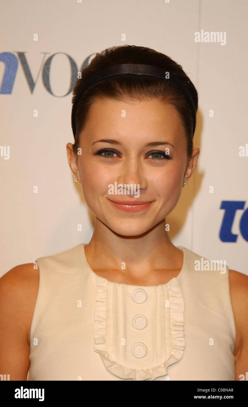 Olesya rulin teen vogue young hi-res stock photography and images - Alamy