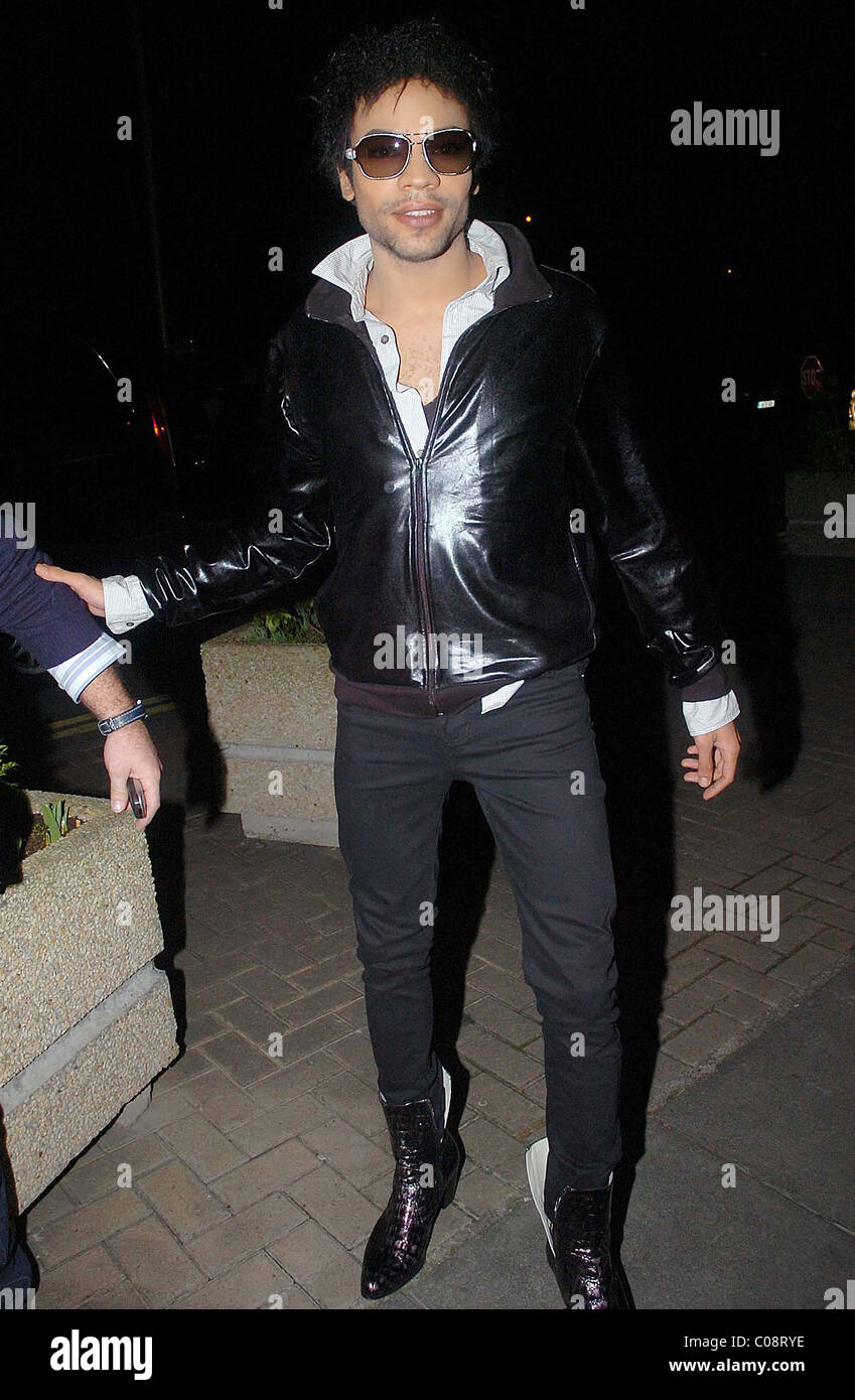 David Jordan Celebrities pay tribute to Dubliners singer Ronnie Drew on ...