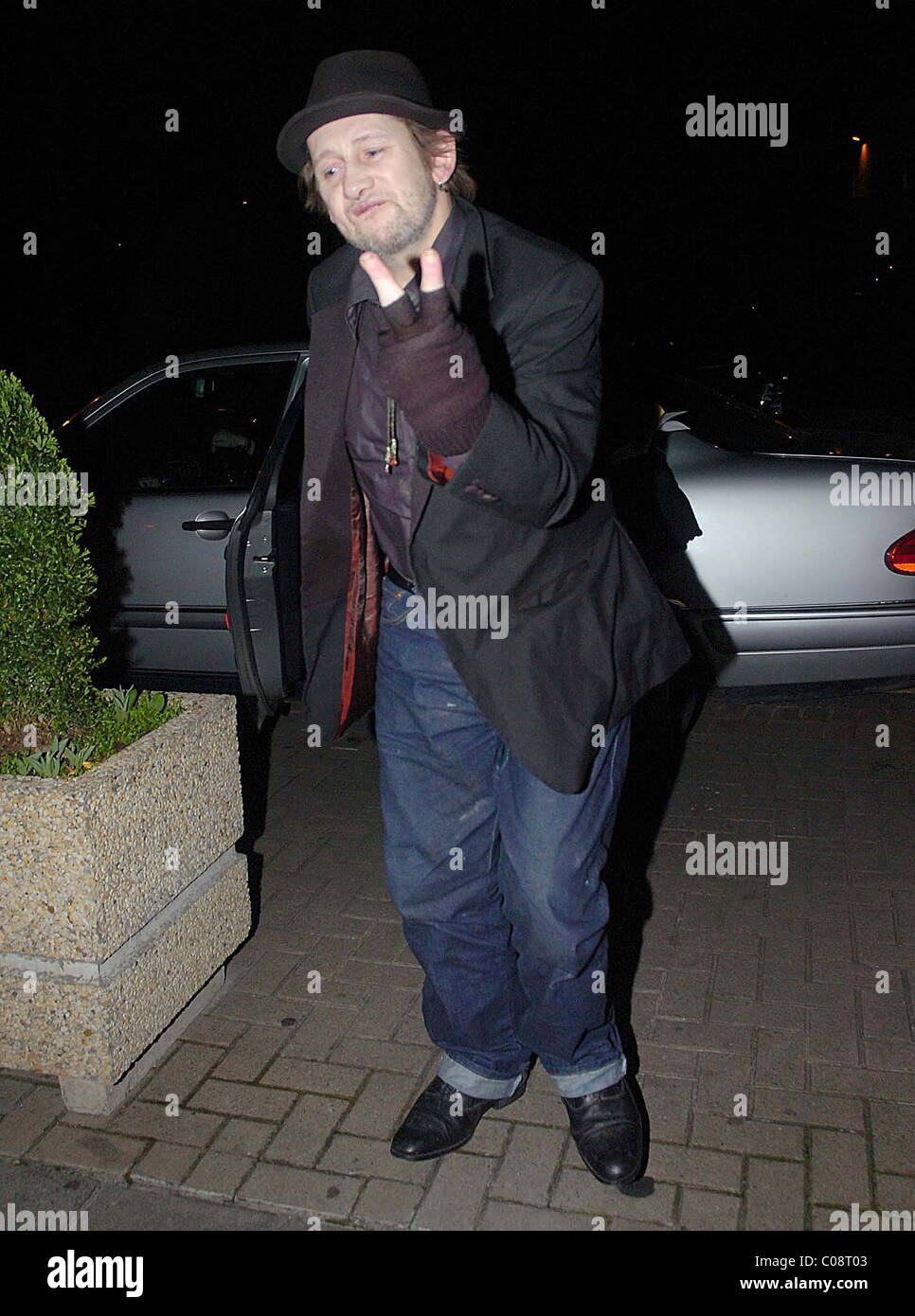 Shane MacGowan Celebrities pay tribute to Dubliners singer Ronnie Drew ...