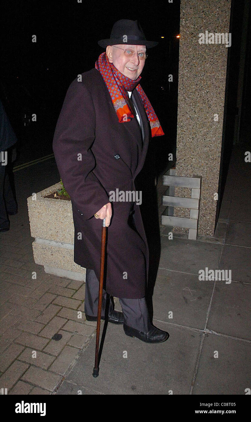 Ronnie Drew Celebrities pay tribute to Dubliners singer Ronnie Drew on ...