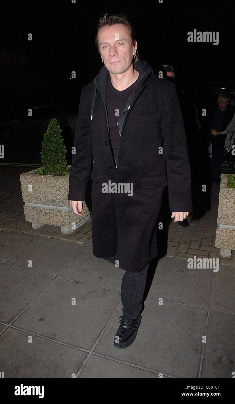 Larry Mullen Celebrities pay tribute to Dubliners singer Ronnie Drew on ...