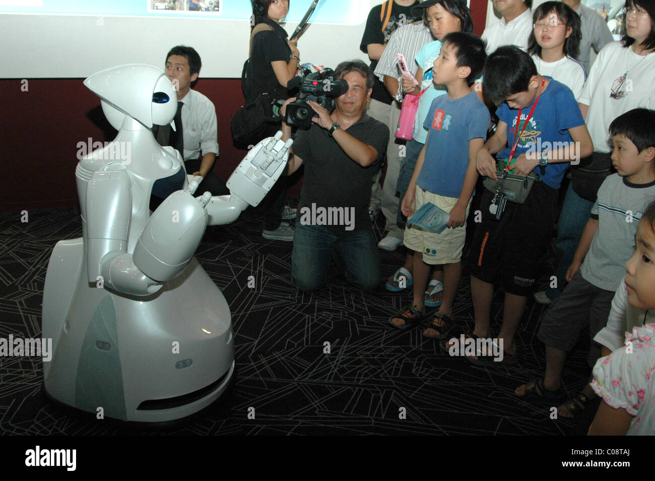 Guide robot hi-res stock photography and images - Alamy