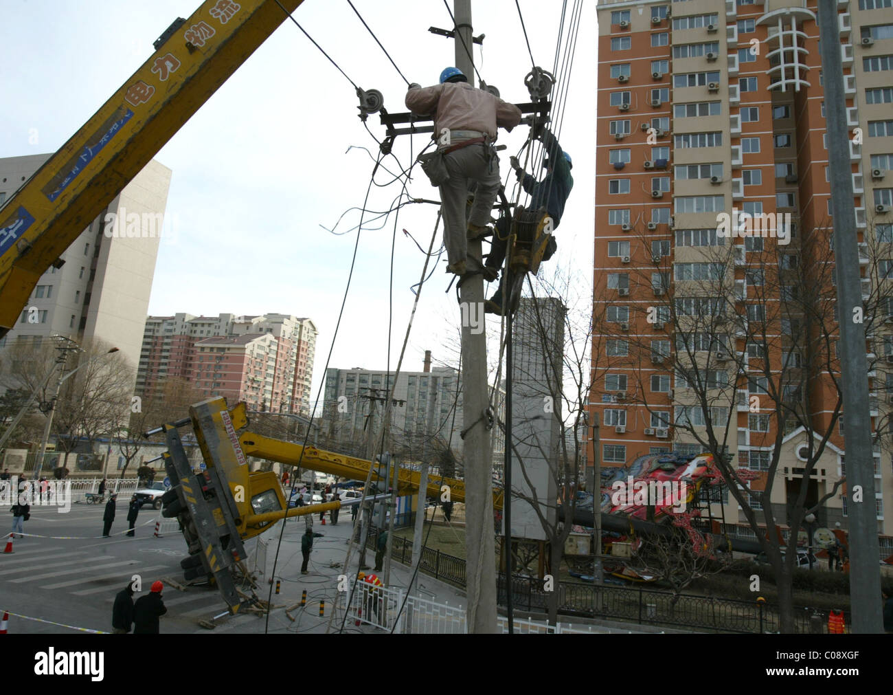 CRANE CRASH MIRACLE Miraculously no one was hurt after this crane ...
