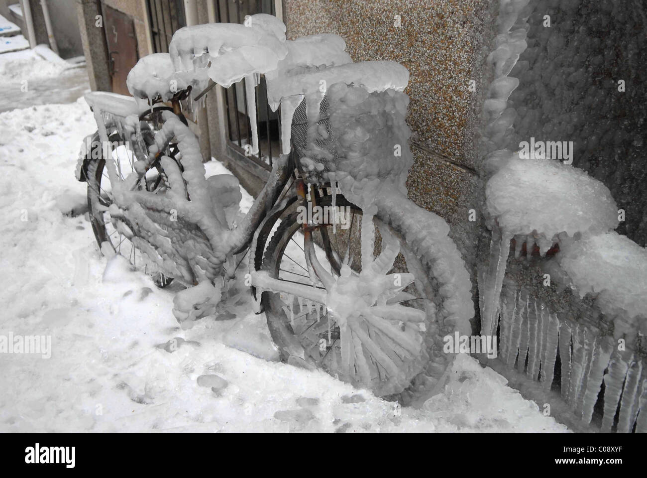 Completely iced hi-res stock photography and images - Alamy