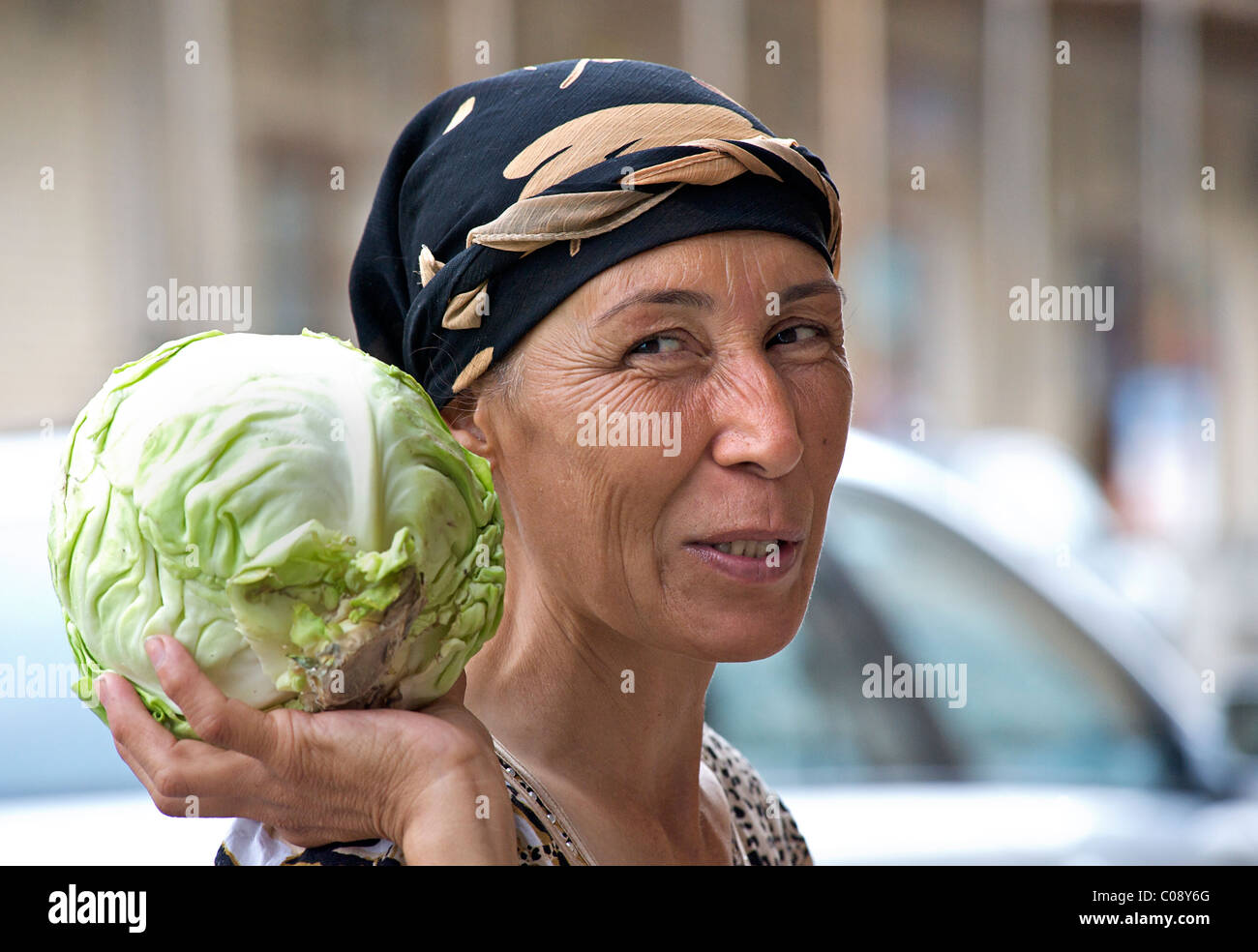 Cabbage vendor bukhara uzbekistan hi-res stock photography and images ...