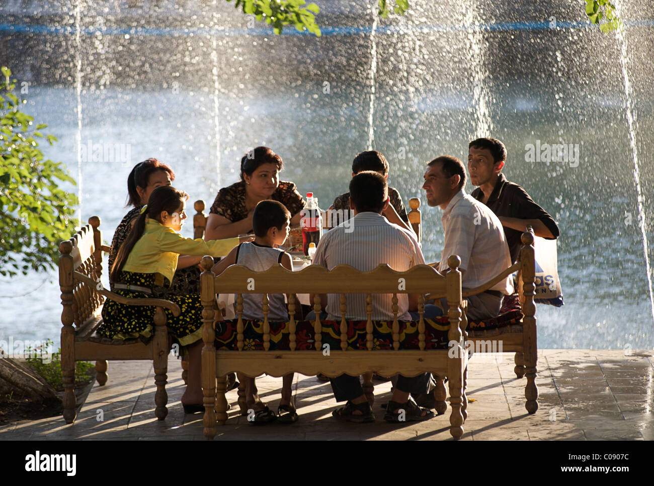 Uzbeki family having dinner at a table. Lyabi Hauz, Bukhara, Uzbekistan ...