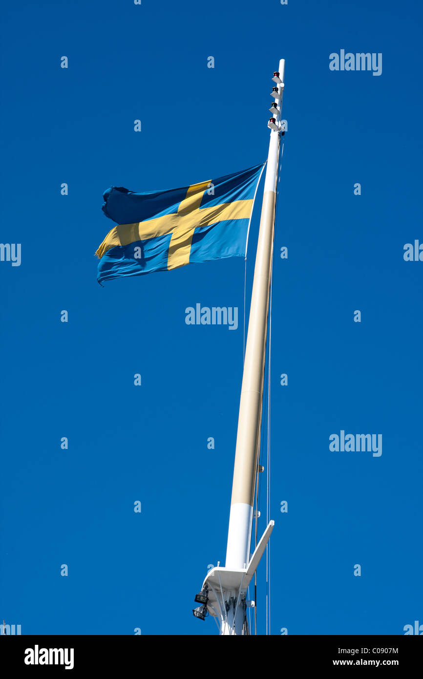 Flag on top of mast hi-res stock photography and images - Alamy