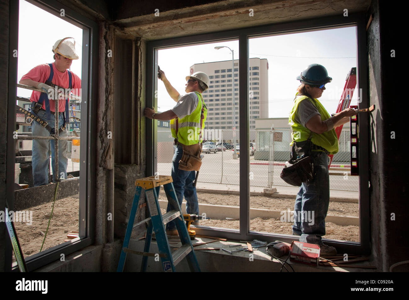 Carpenters in action hi-res stock photography and images - Alamy