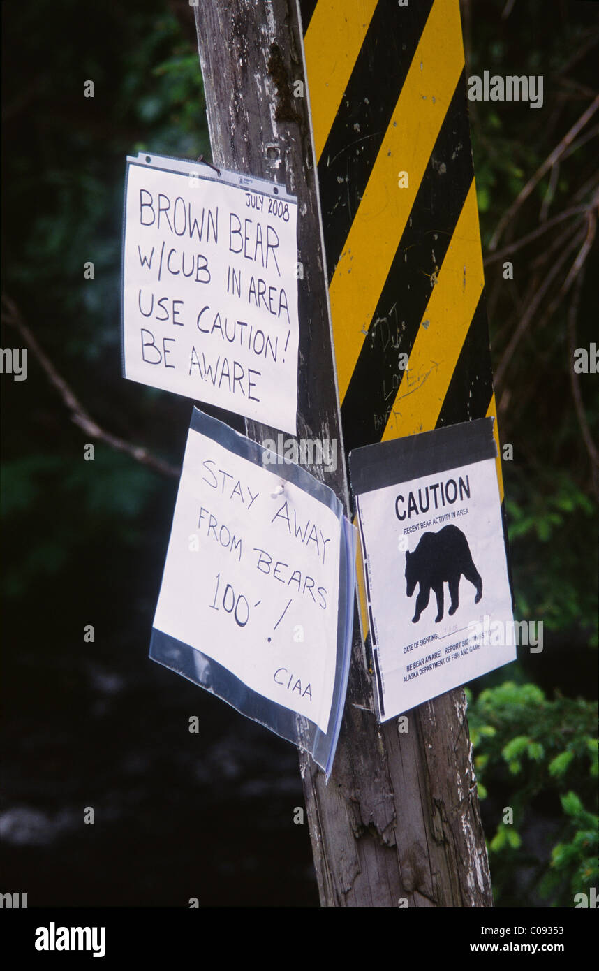 Bear country sign hi-res stock photography and images - Alamy