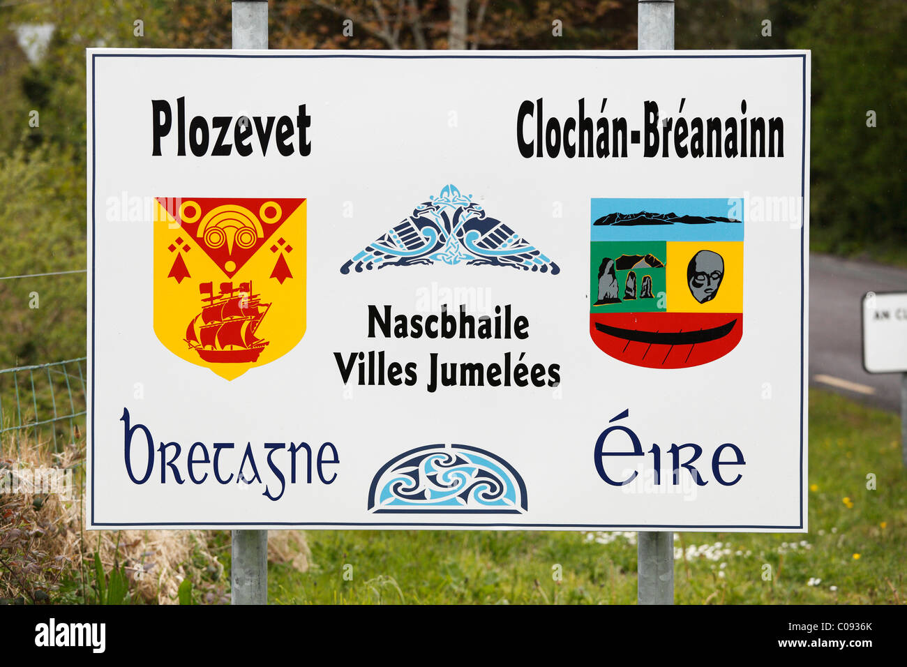 Sign in Irish and French for twin cities Plozevet in Brittany and ...