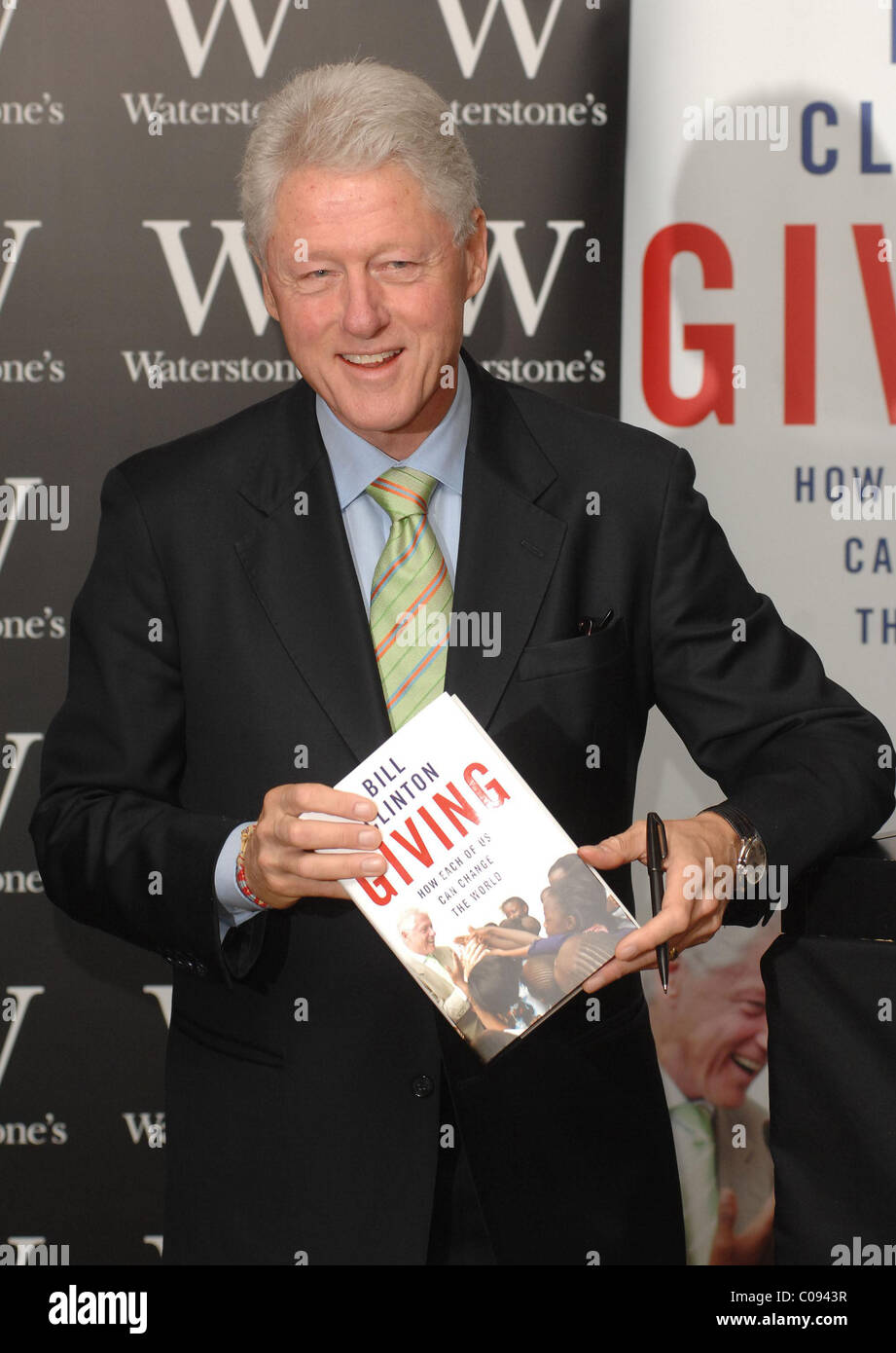 President Bill Clinton signs his new book 'Giving: How Each of Us Can ...
