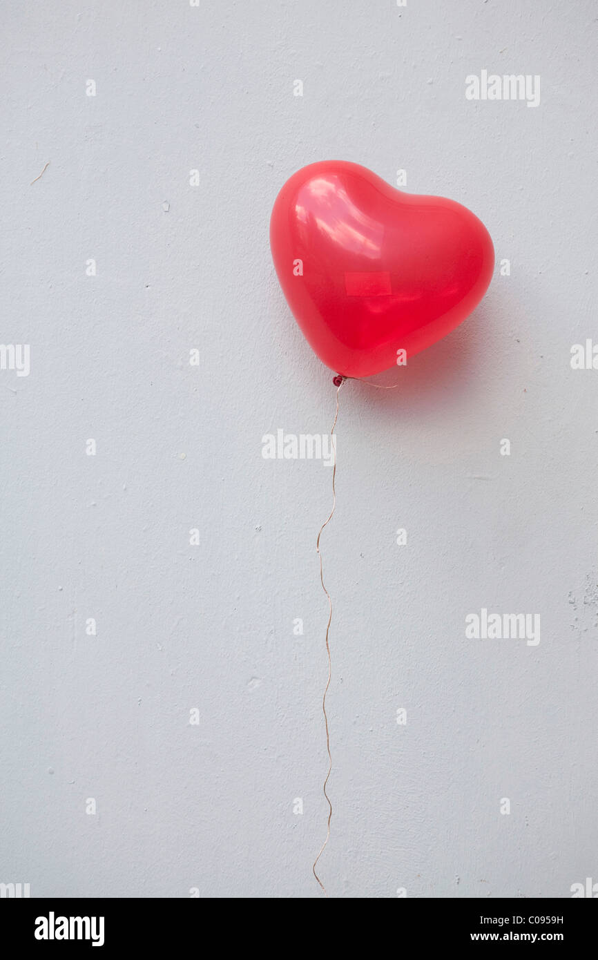 Heart strings hi-res stock photography and images - Alamy