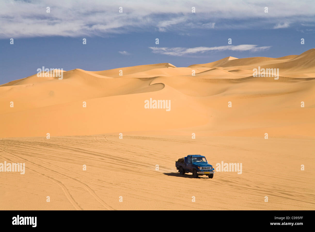 Jeep in the Libyan Desert, Libya, Sahara, North Africa, Africa Stock ...