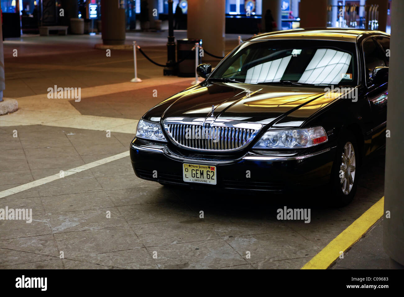 Limousine in front of a Manhattan, New York City, New York, USA Stock ...