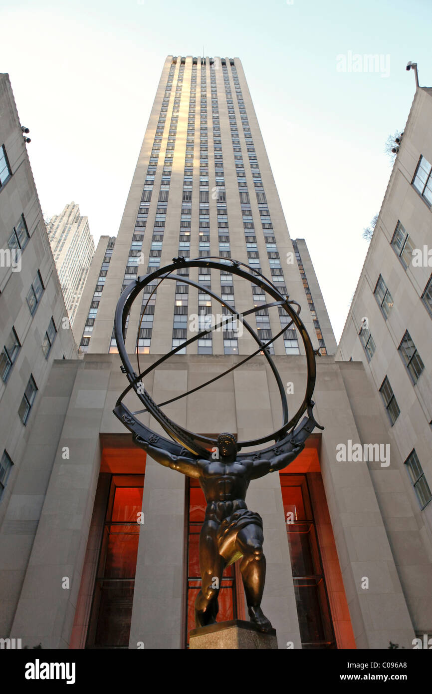 Atlas statue, Rockefeller Center in Manhattan, New York City, New York ...