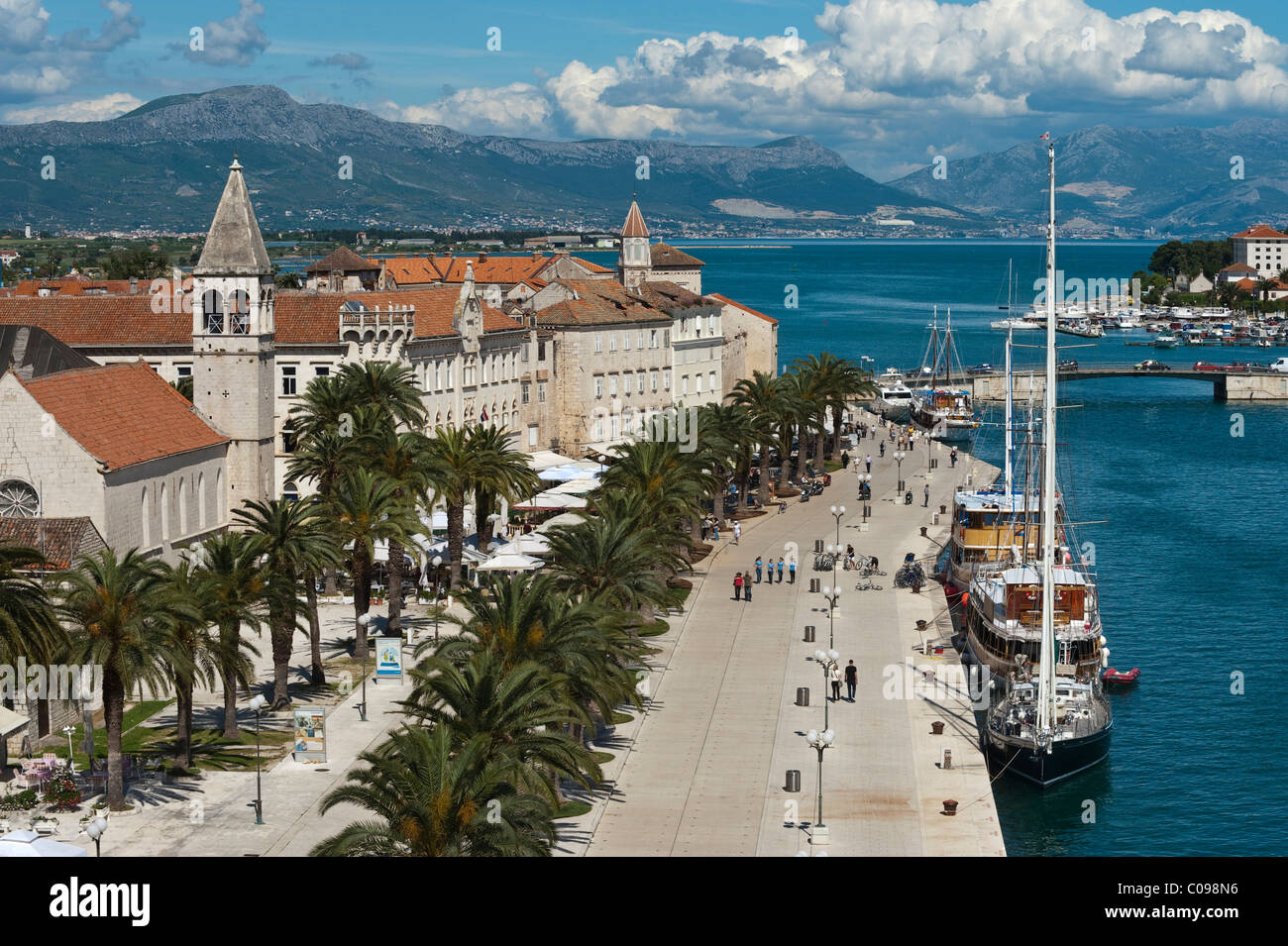 Split cities hi-res stock photography and images - Alamy