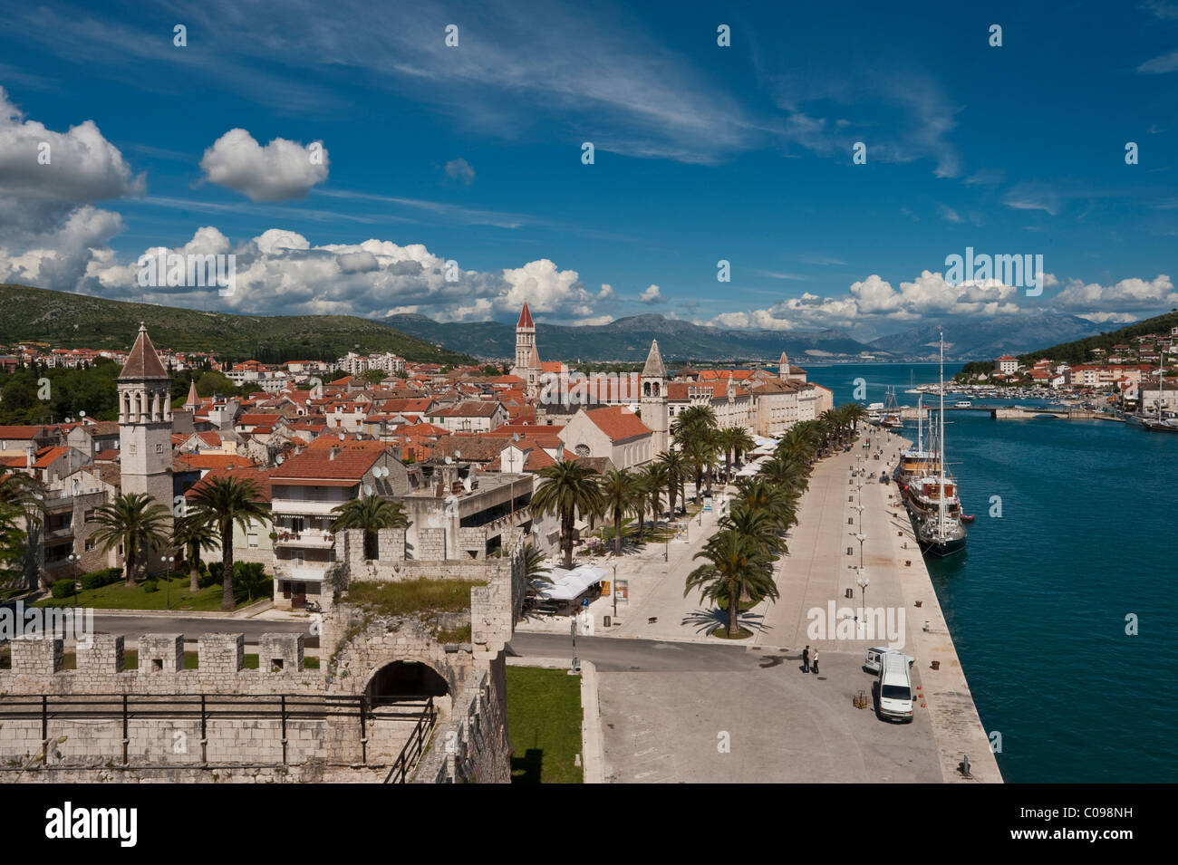 Split cities hi-res stock photography and images - Alamy