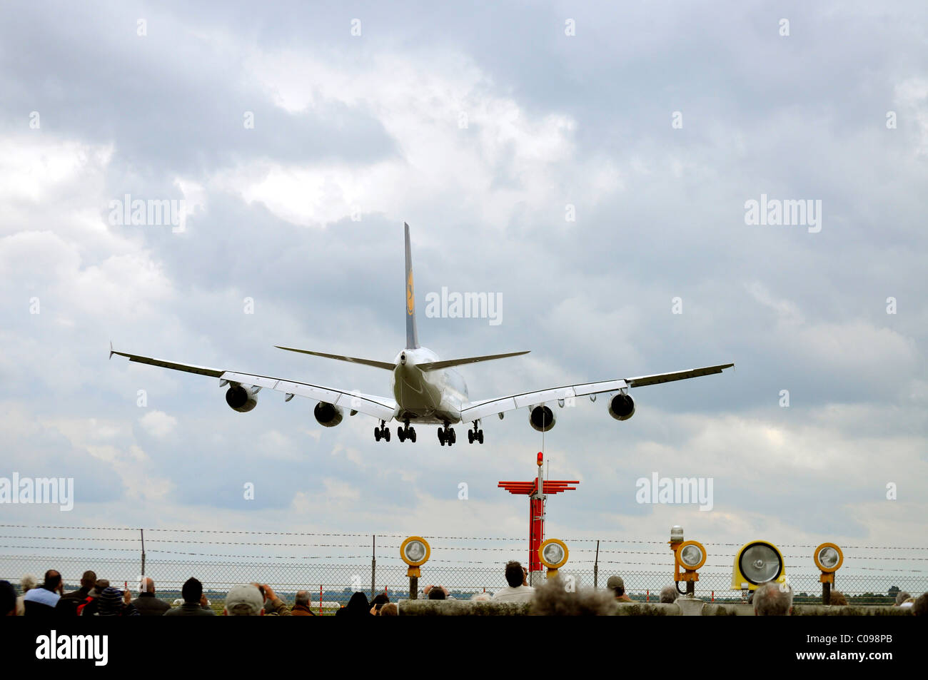 Airbus A380 take-off and landing maneuvers for pilot training, Airpark ...