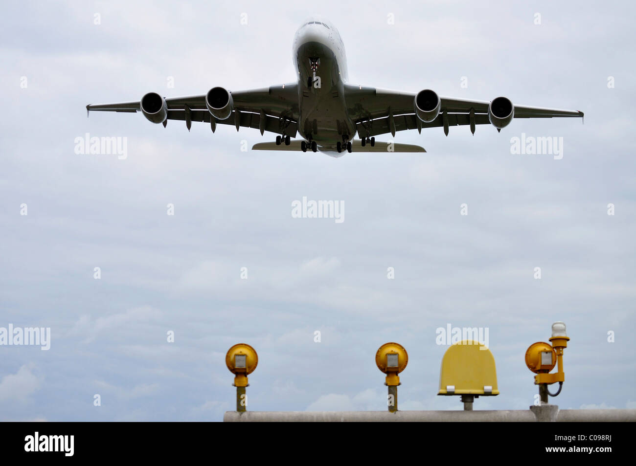 Airbus A380 take-off and landing maneuvers for pilot training, Airpark ...