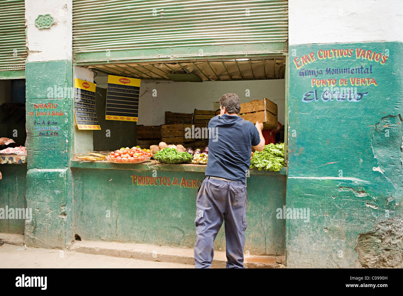Cuban fruit stand hi-res stock photography and images - Alamy
