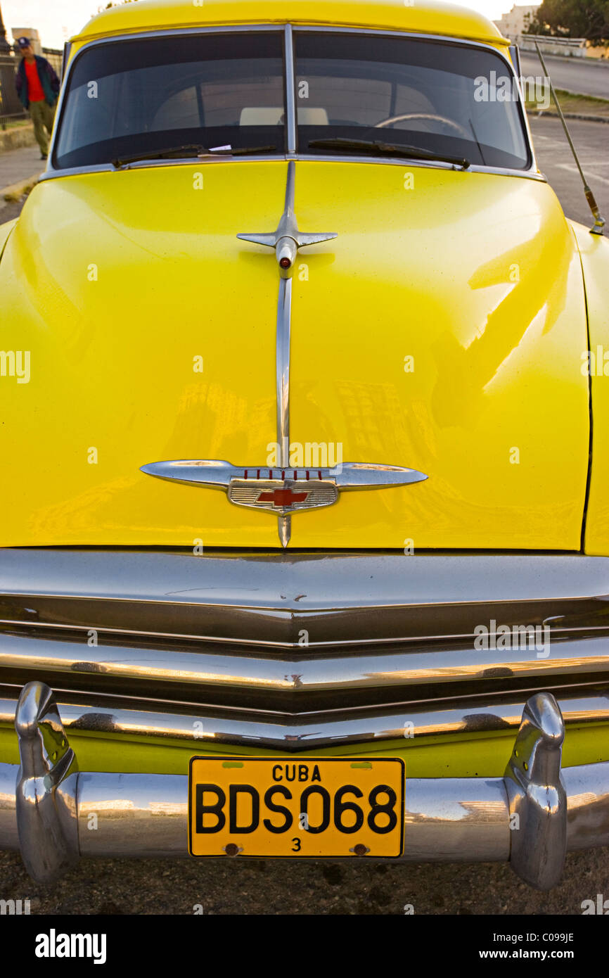 Vintage yellow taxi cab 1950s hi-res stock photography and images - Alamy