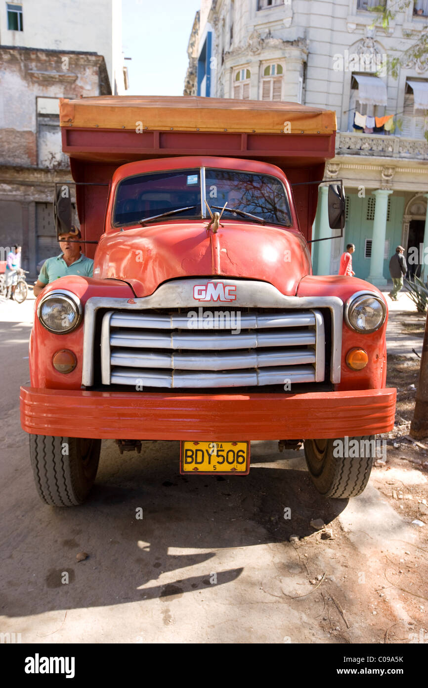 An old 1950s GMC truck or lorry in a street in Havana Cuba Stock Photo ...