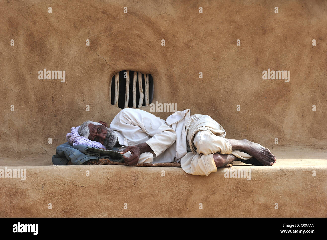 Old man resting outside his home, Thar Desert, Rajasthan, India, Asia ...