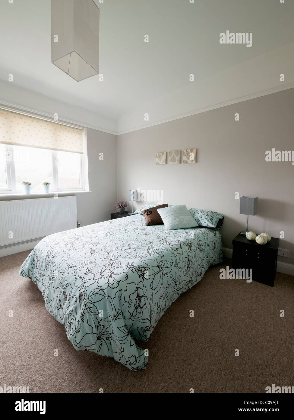 Empty room mattress floor hi-res stock photography and images - Alamy
