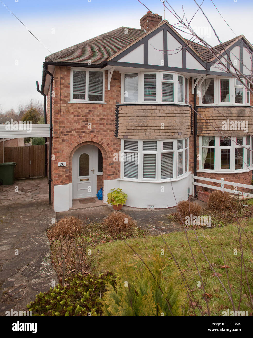 Semi detached house High Resolution Stock Photography and Images - Alamy