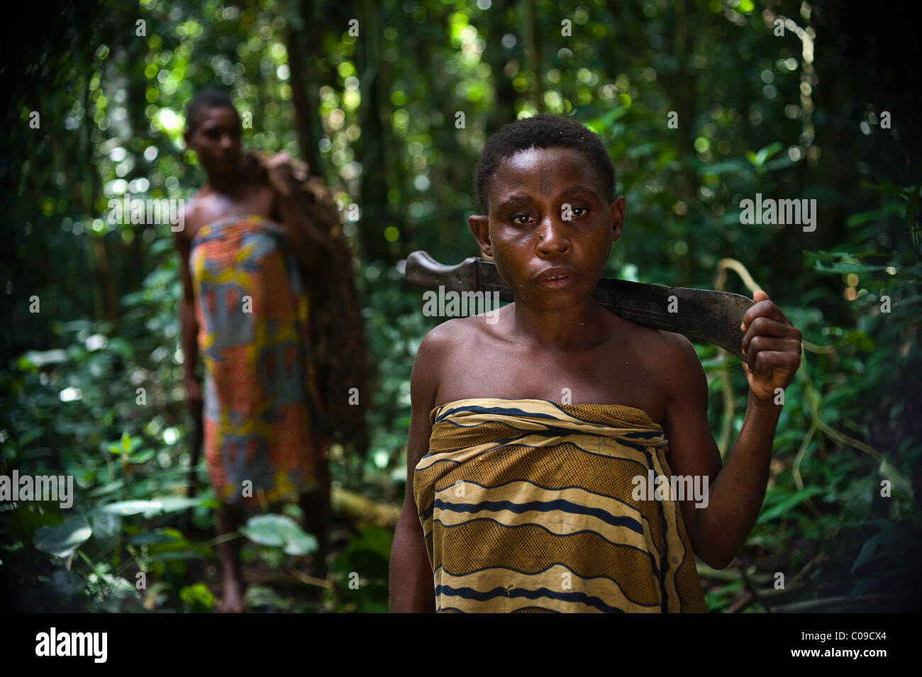 Women of a tribe of pygmies Stock Photo - Alamy