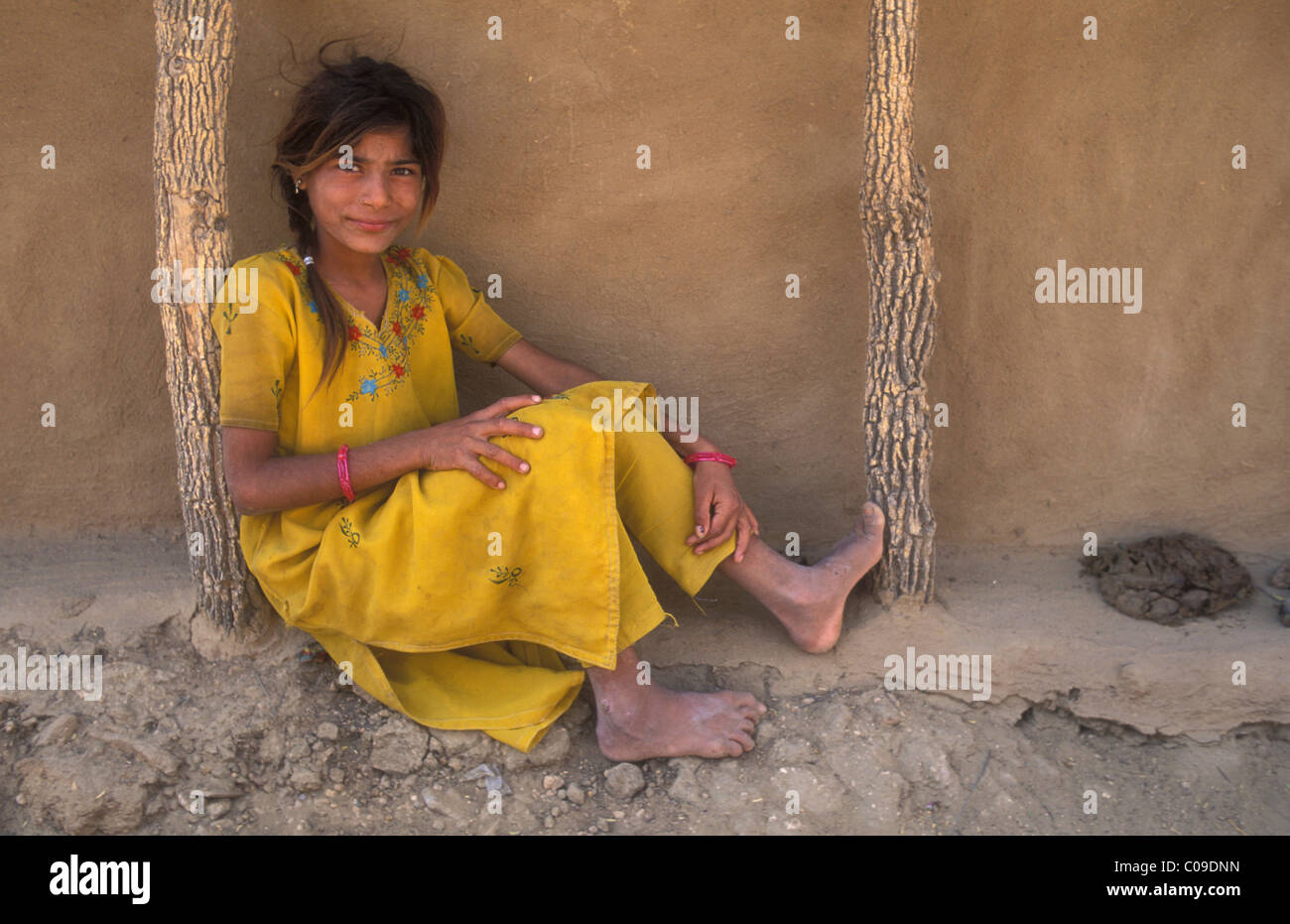 Girls in front old hi-res stock photography and images - Alamy