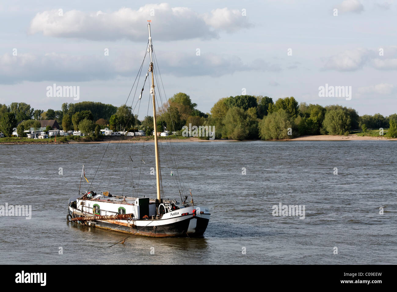Small river boat hi-res stock photography and images - Alamy